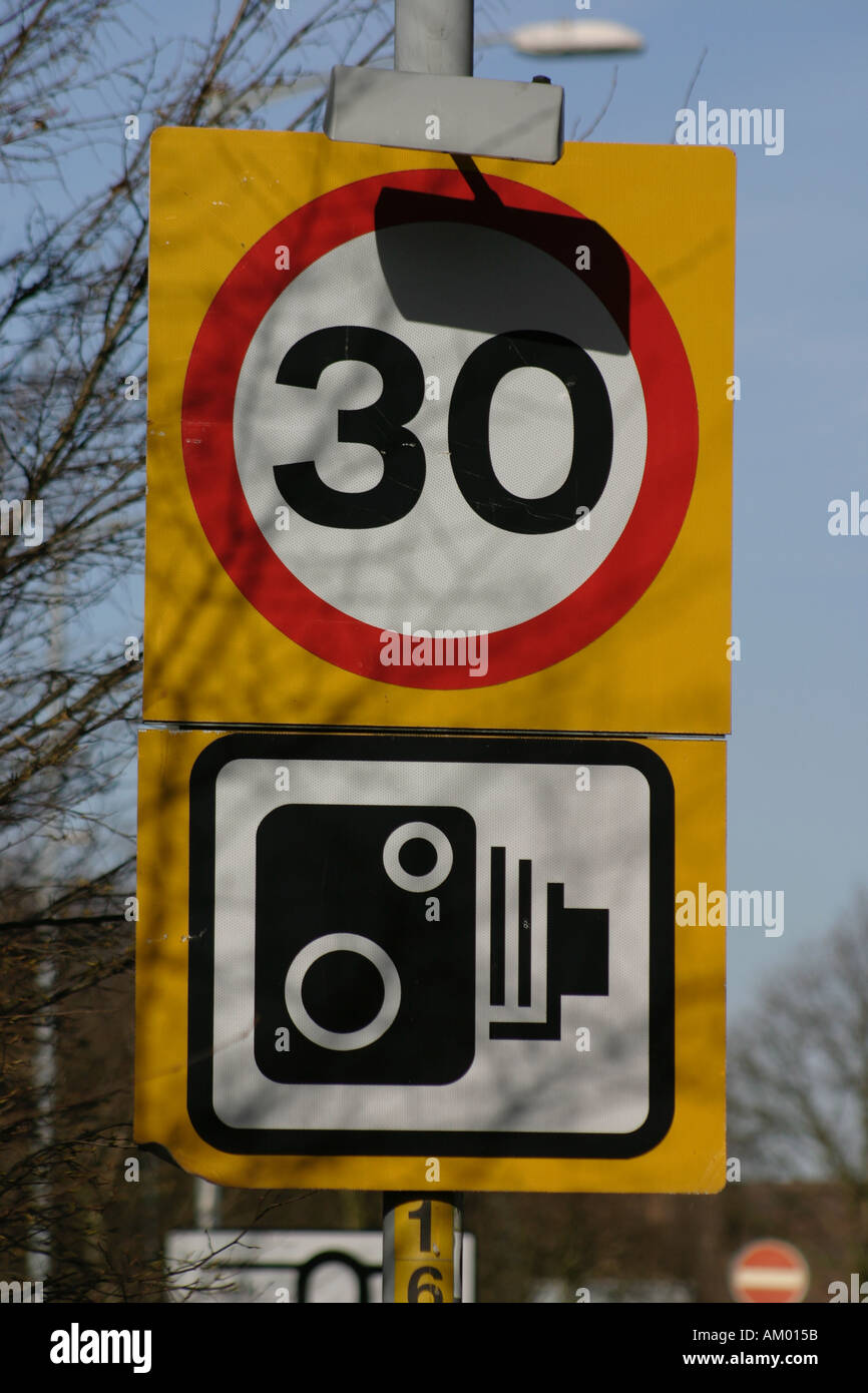 30 mile per hour speed limit hi-res stock photography and images - Alamy