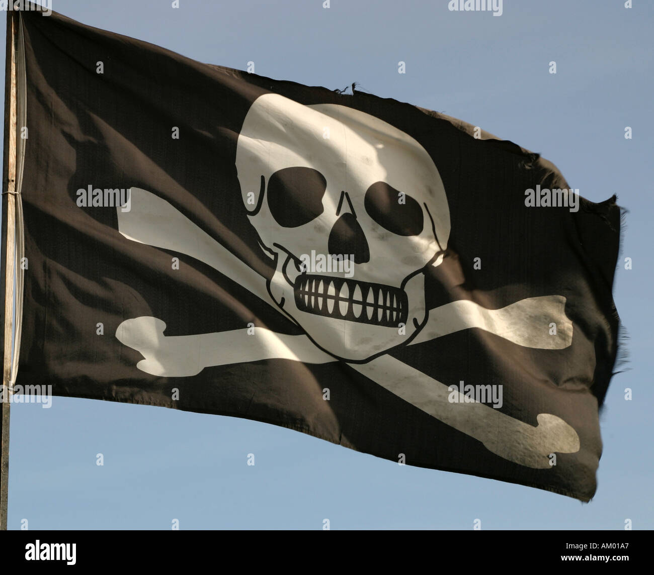 Pirate ship flag hi-res stock photography and images - Alamy