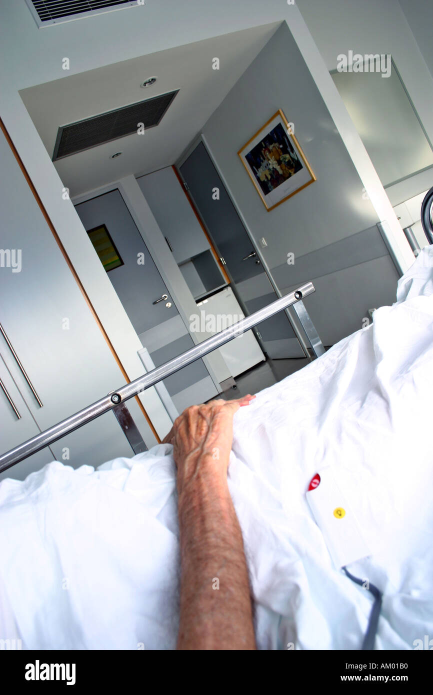 Old man in hospital bed hi-res stock photography and images - Alamy