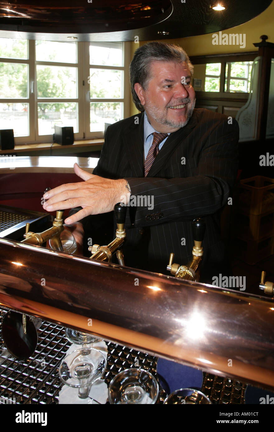 Prime minister of Rhineland-Palatinate Kurt Beck drawing beer Stock ...