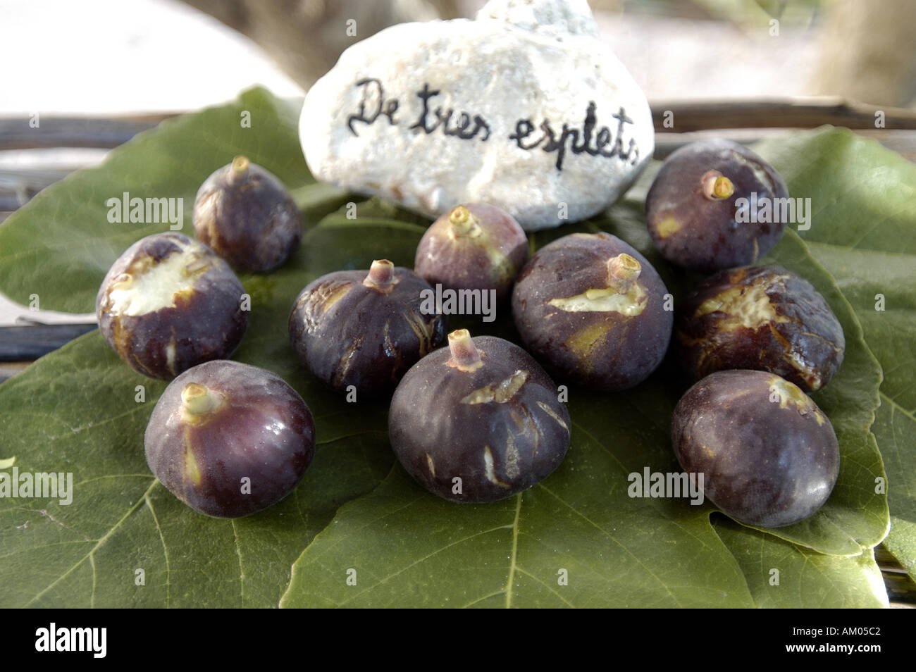 Various types of Figs on display at an outdoor stand Stock Photo - Alamy