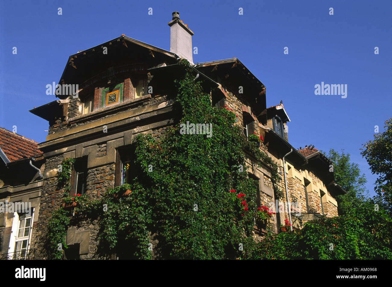 Rustic House. Montmartre. Paris, France Stock Photo - Alamy