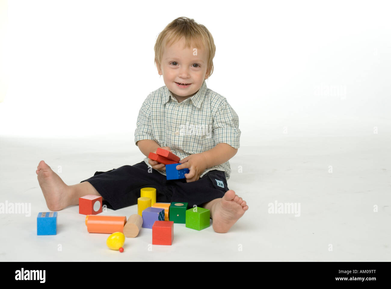 Little boy playing with building bricks Stock Photo - Alamy