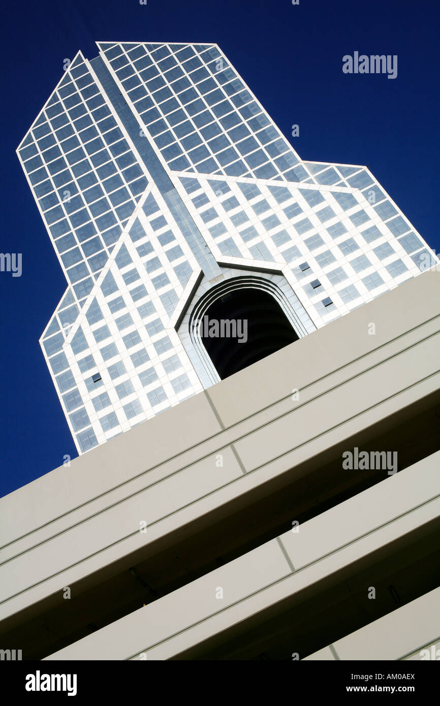 United Arab Emirates, Dubai, modern building on Sheikh Zayed Road Stock ...