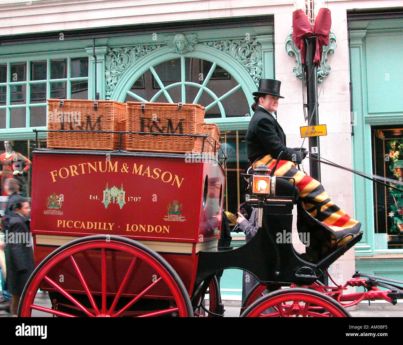Horse drawn carriage london hi-res stock photography and images - Alamy