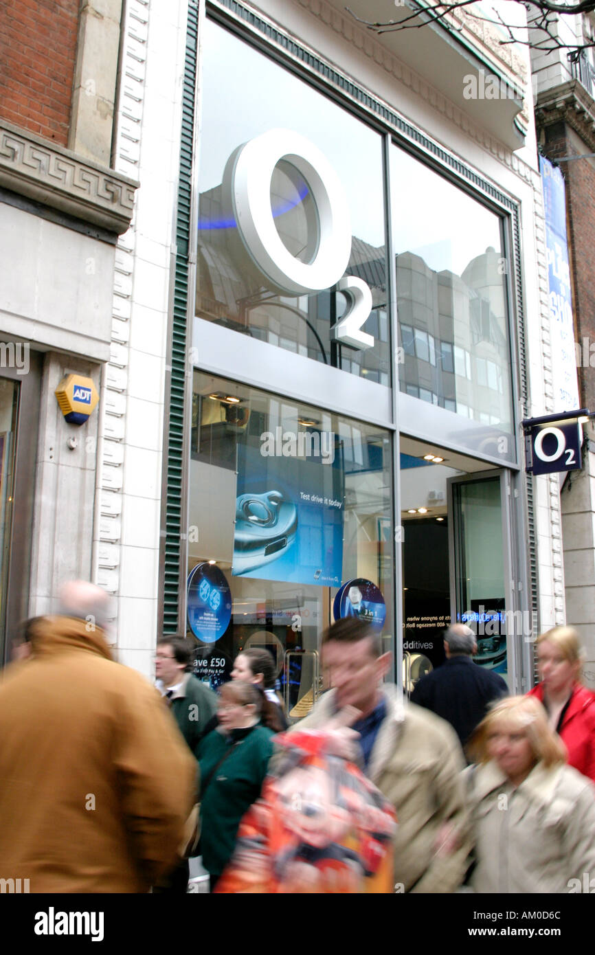 02 mobile phone shop hi-res stock photography and images - Alamy