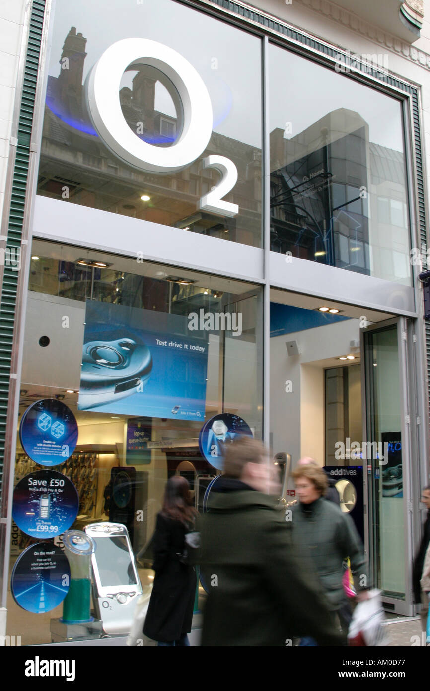 02 mobile phone shop hi-res stock photography and images - Alamy