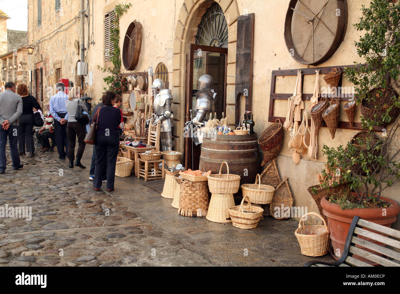 Craft shop, Monteriggioni, Tuscany, Italy Stock Photo - Alamy