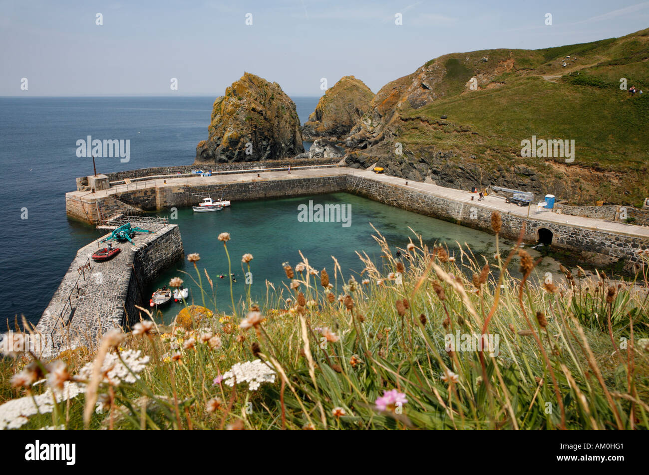 Mullion cove cornwall hi-res stock photography and images - Alamy