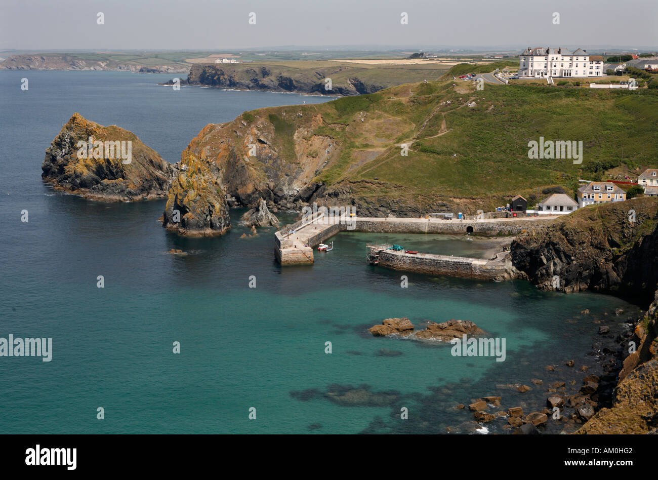 Mullion cove fishing village hi-res stock photography and images - Alamy