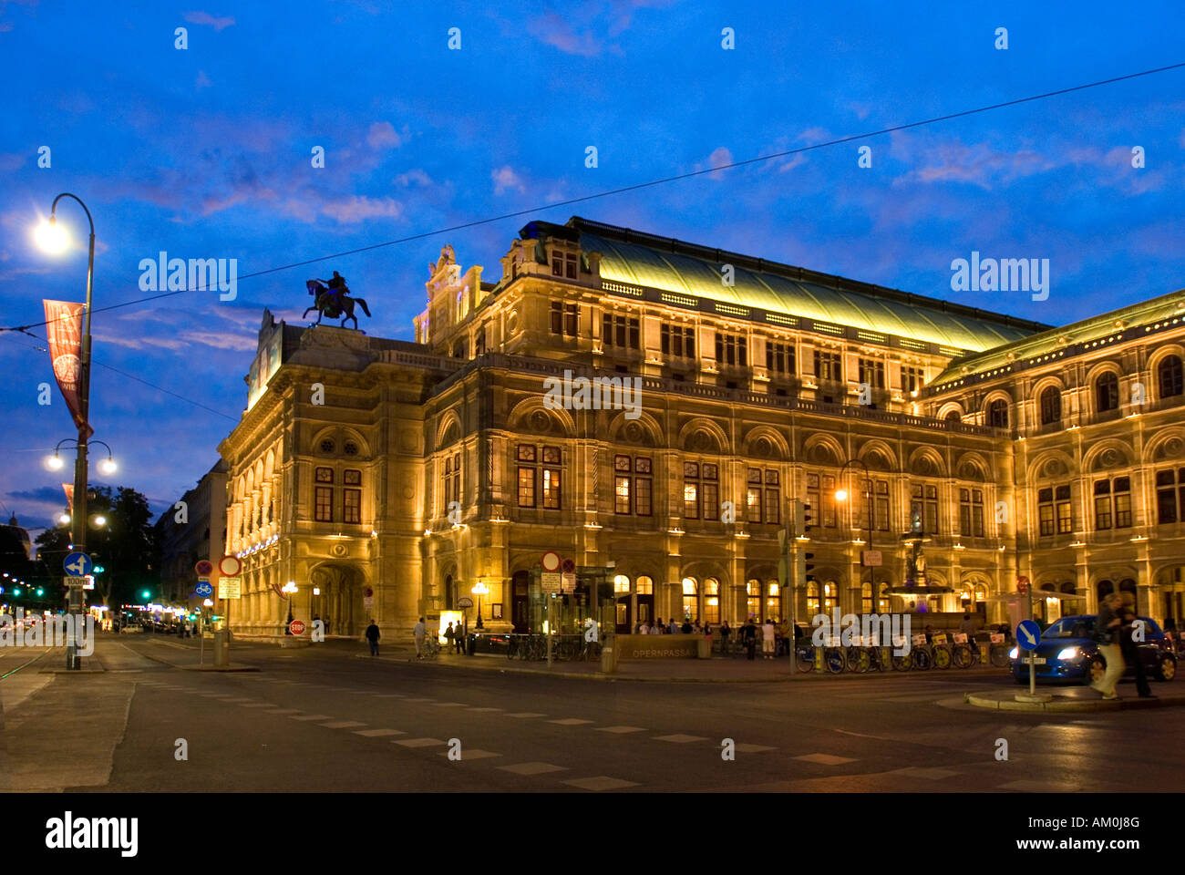 Wien oper hi-res stock photography and images - Alamy