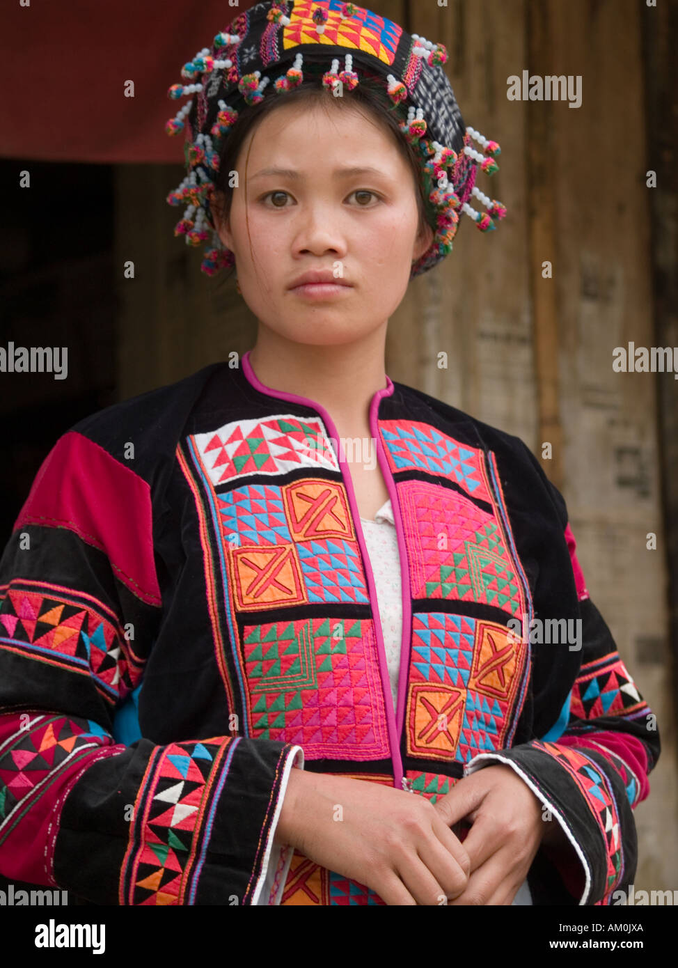 Lolo woman posing Stock Photo - Alamy