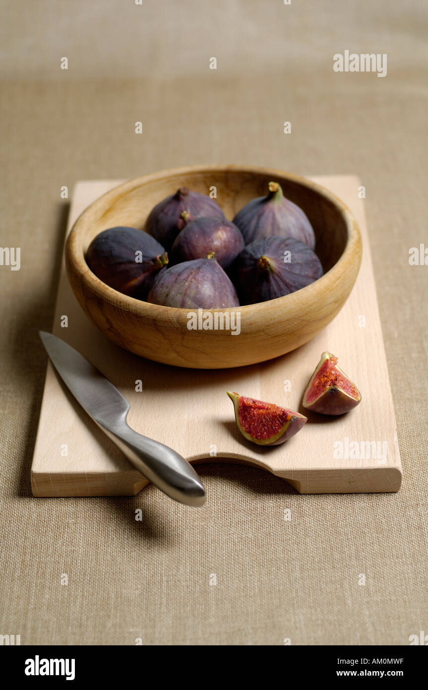 Quarters of fresh figs hi-res stock photography and images - Alamy