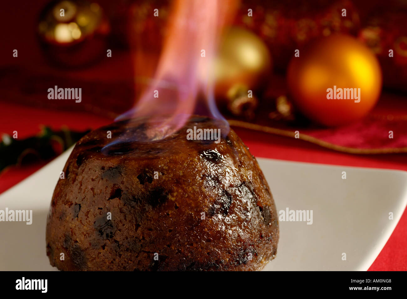 Flaming christmas pudding hi-res stock photography and images - Alamy