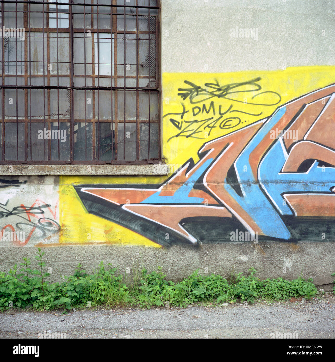 Urban graffiti urban graffitos artists hi-res stock photography and ...