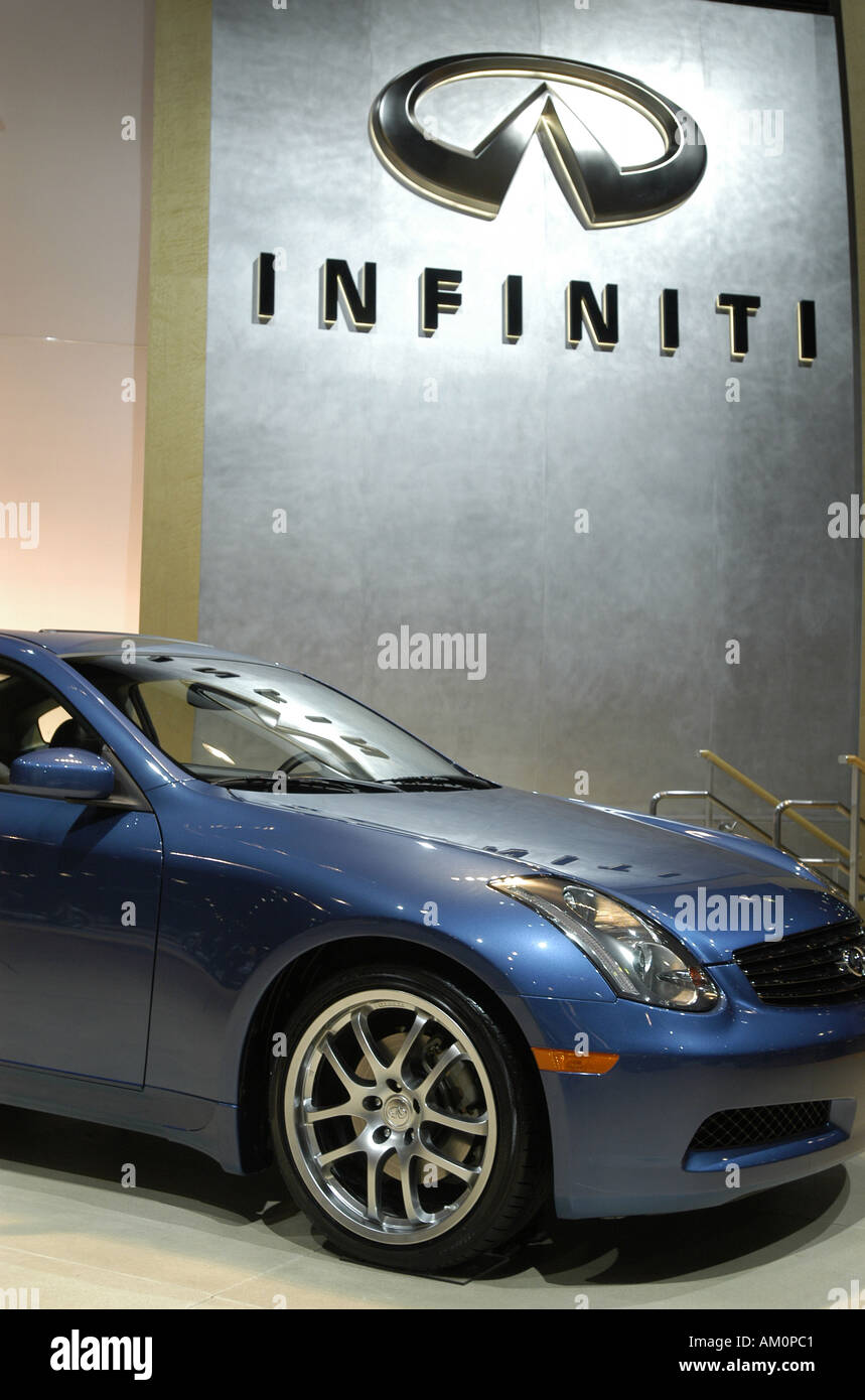 Infiniti car vehicle wheel wheel arch silver car automobile Stock Photo ...