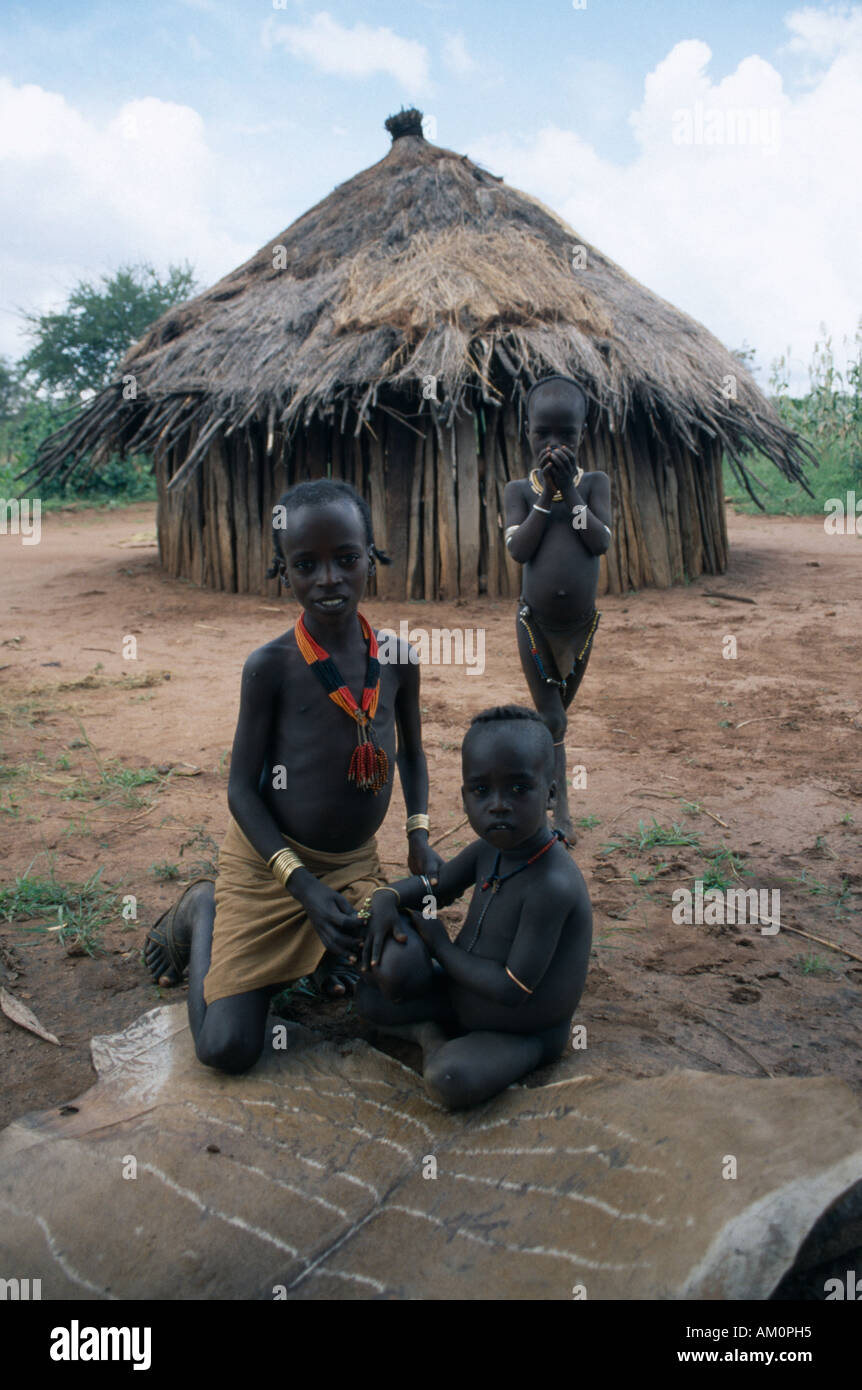 Ethiopia hamer children hi-res stock photography and images - Alamy