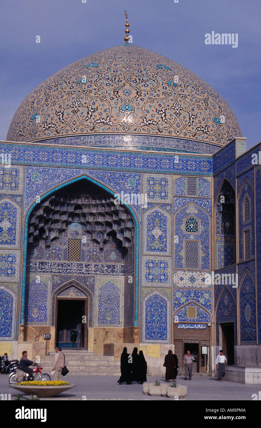 Iran isfahan sheikh lotfallah mosque hi-res stock photography and ...