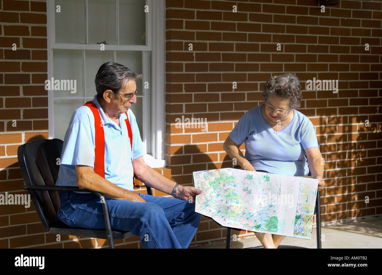 Retired couple looks at a map hi-res stock photography and images - Alamy
