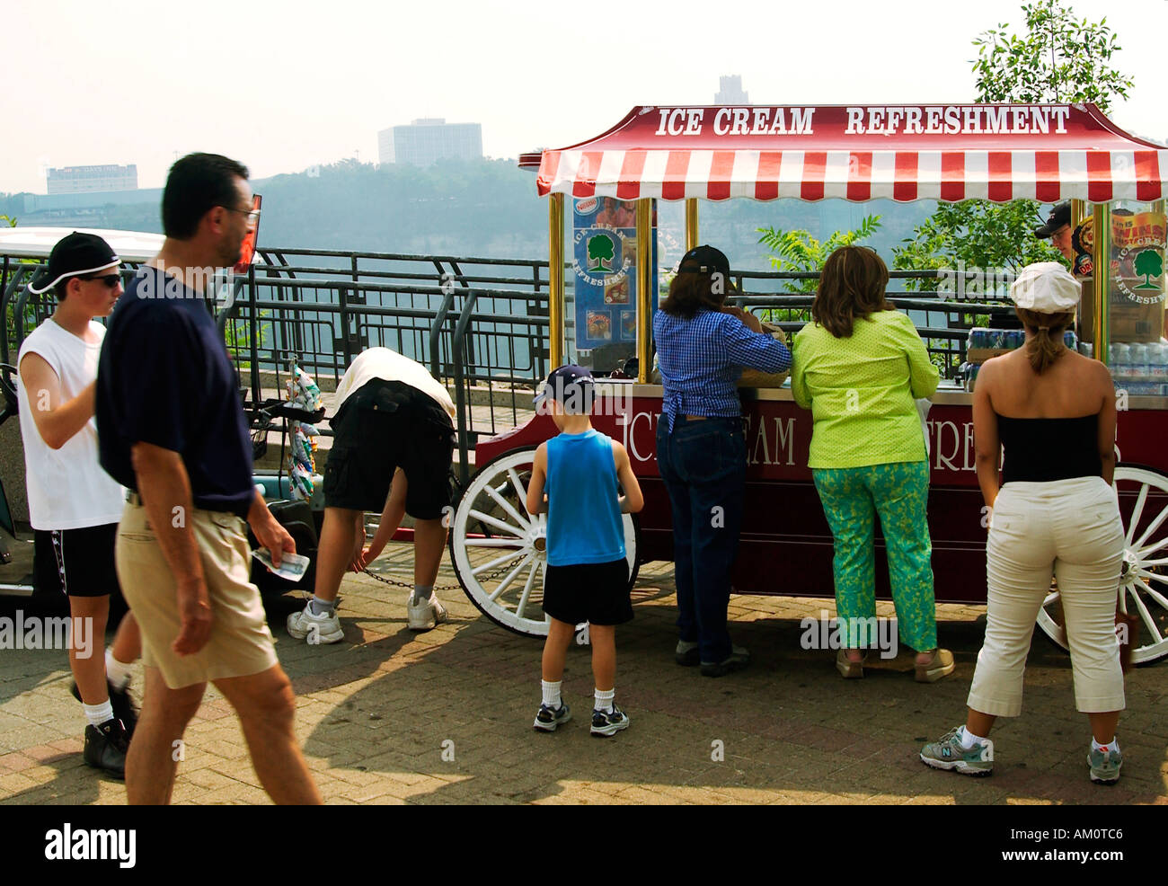 Tourists waiting in line at ice cream and refreshment stand at Niagara ...