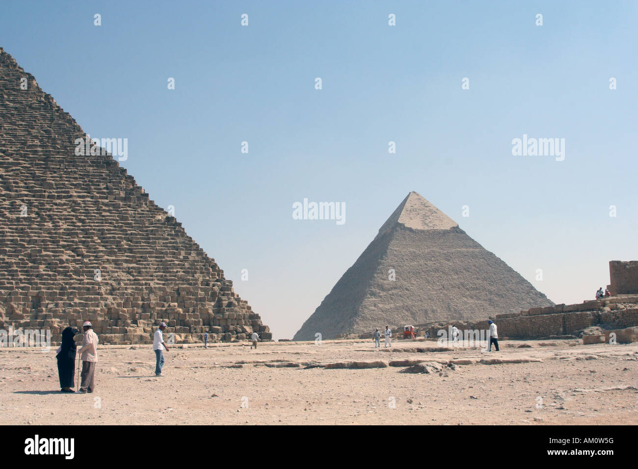 Egypt people history travel pyramid hi-res stock photography and images ...