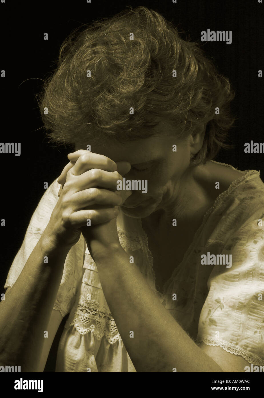 Head bowed hi-res stock photography and images - Alamy