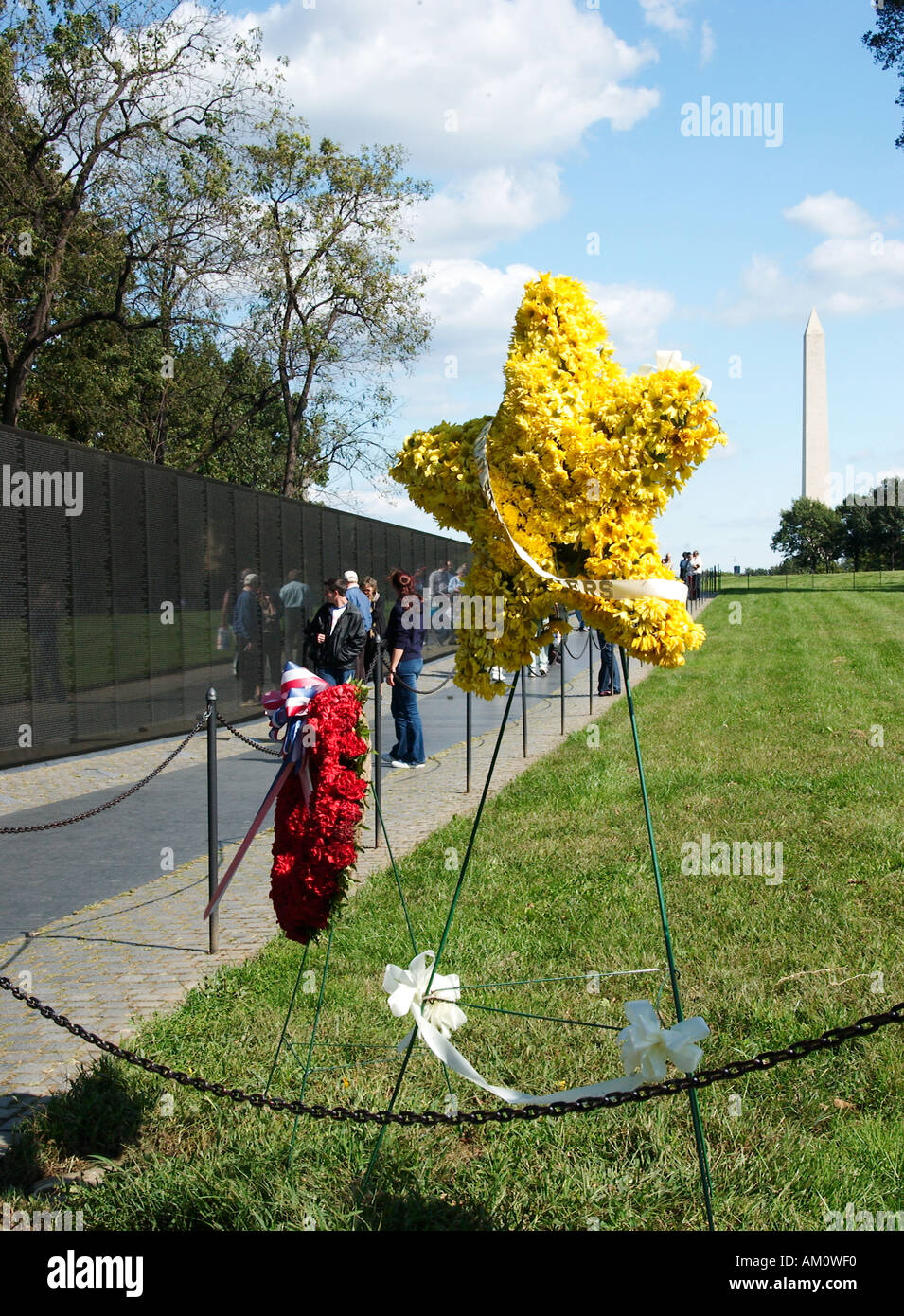 The Vietnam Veterans Memorial Wall in Washington DC, honoring the ...