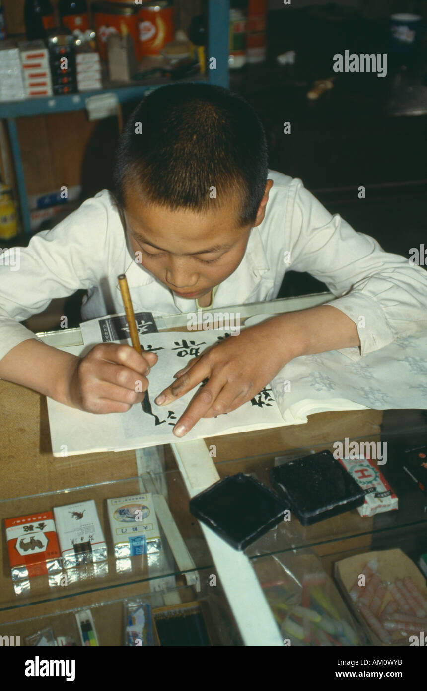 China boy writing hi-res stock photography and images - Alamy