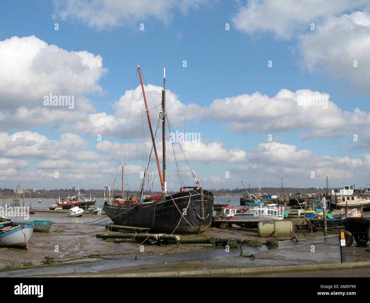 Sailing Barge on the mudflats at Pin Mill, Suffolk, UK Stock Photo - Alamy
