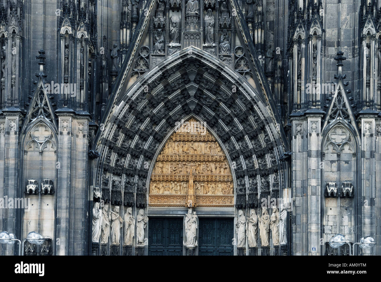 Main Entrance Cologne Cathedral Stock Photos & Main Entrance Cologne ...