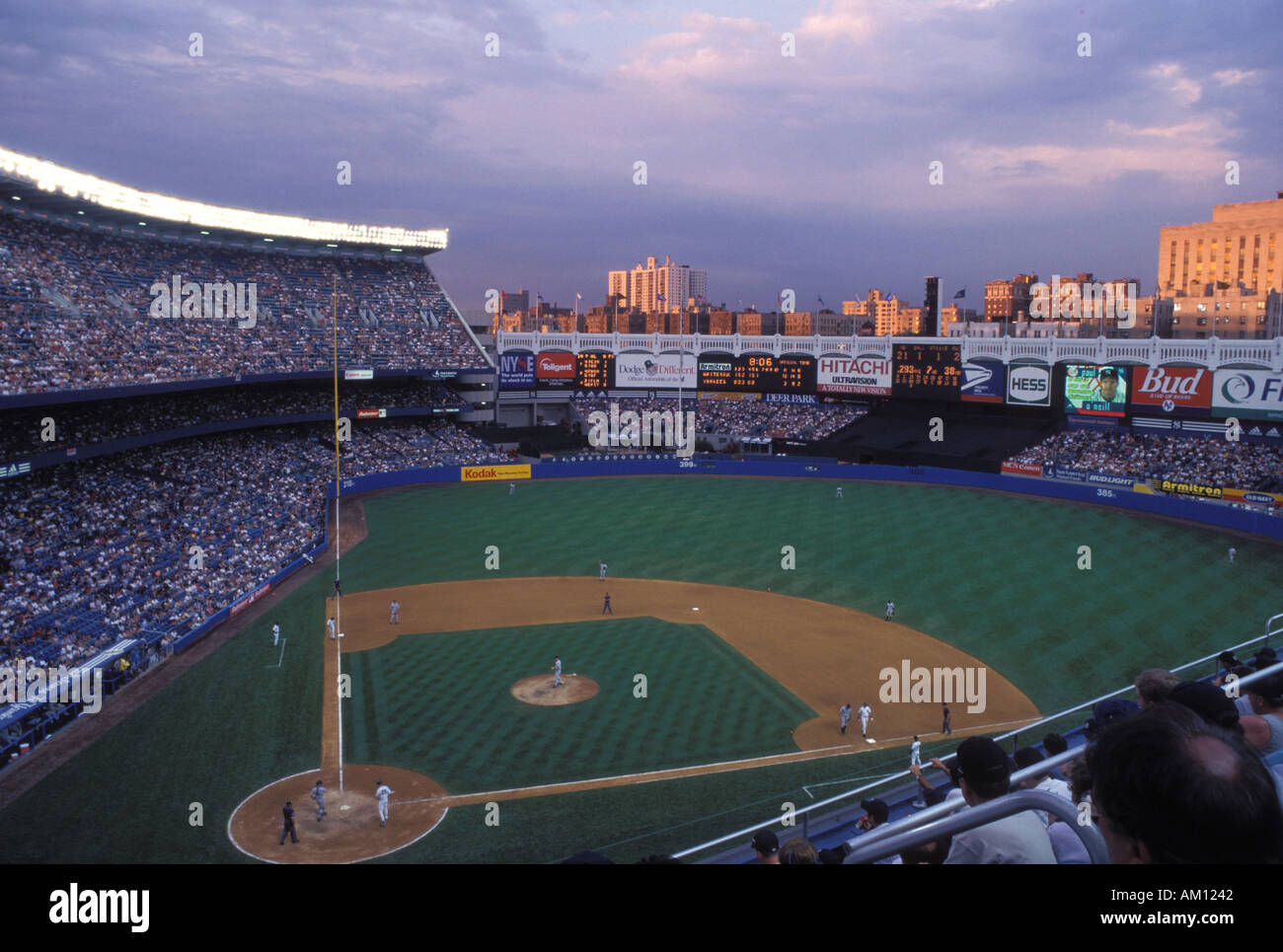 Yankees stadium crowd hi-res stock photography and images - Alamy
