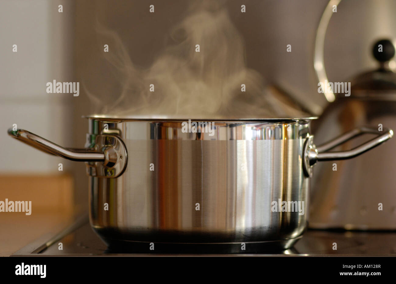 Steam rising out of cooking pot Stock Photo - Alamy