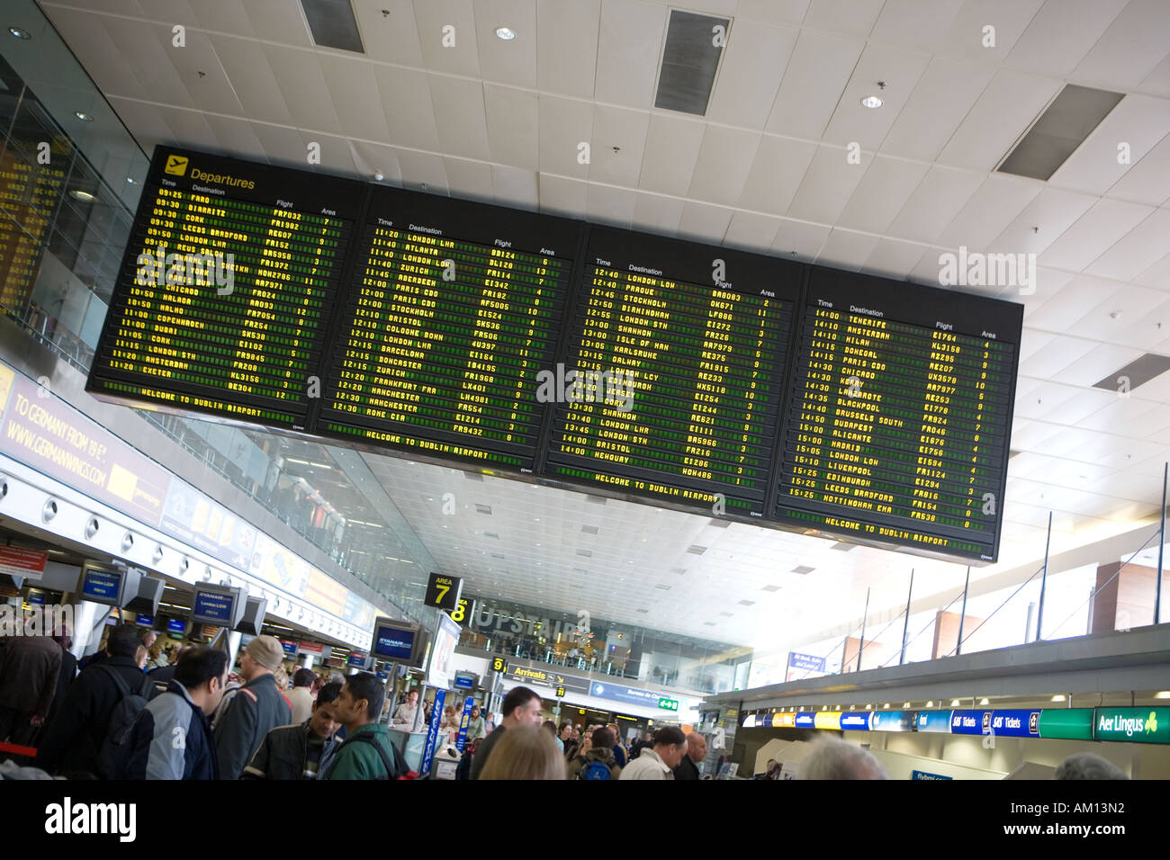 Busy international Airport check-in terminal Stock Photo - Alamy