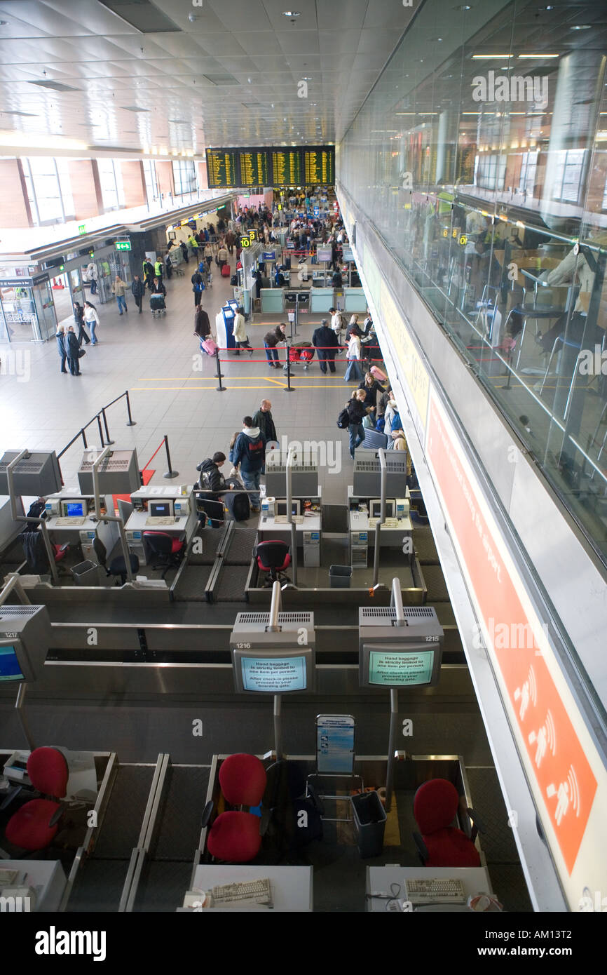 Busy international Airport check-in terminal Stock Photo - Alamy