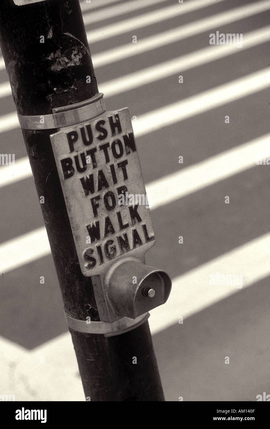 New york walking signal hi-res stock photography and images - Alamy