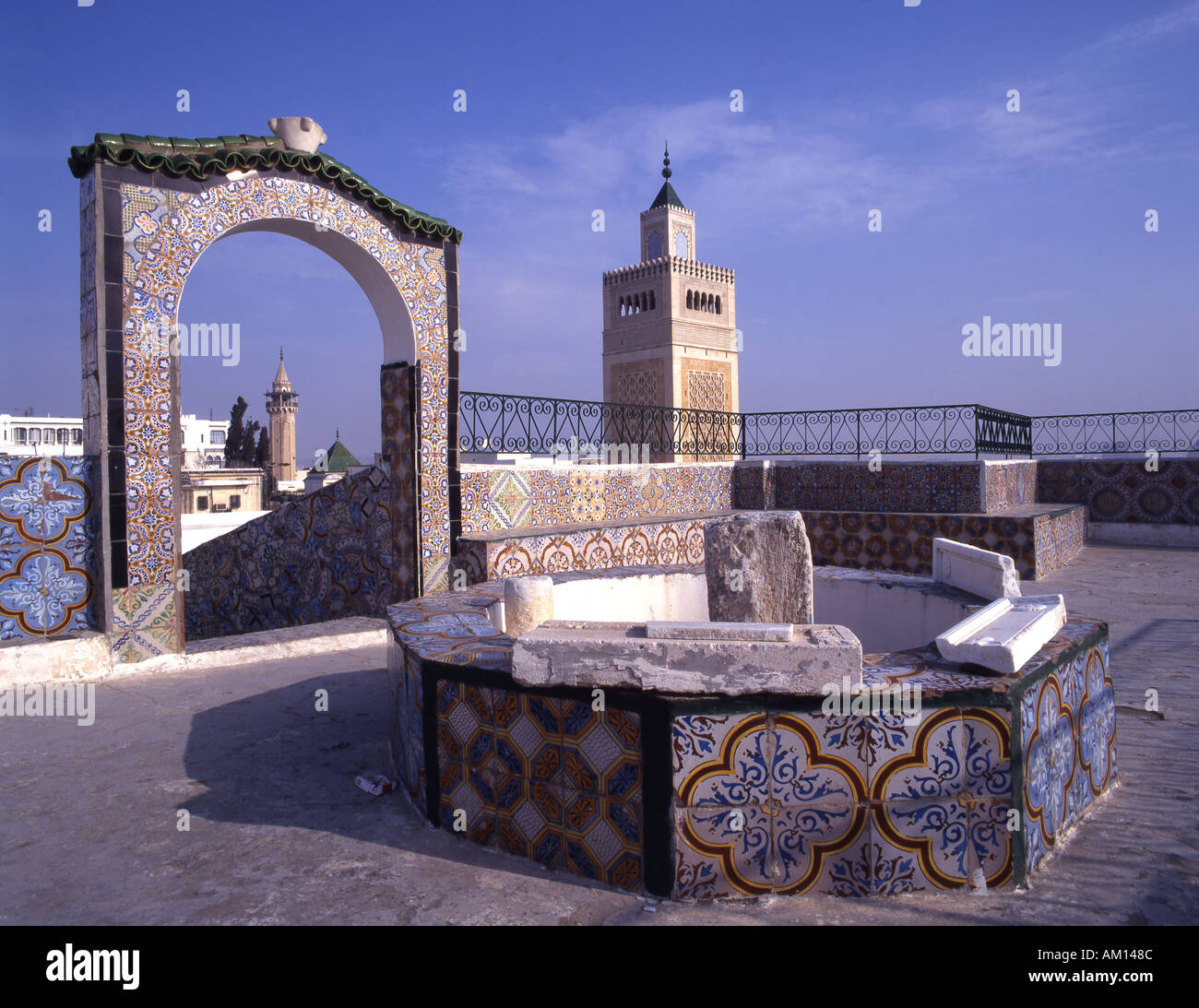 Mosque of tunis hi-res stock photography and images - Alamy