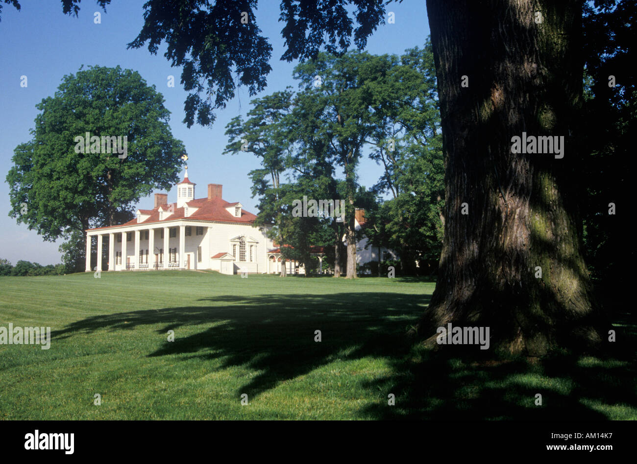 Exterior of Mt Vernon Virginia home of George Washington Stock Photo ...
