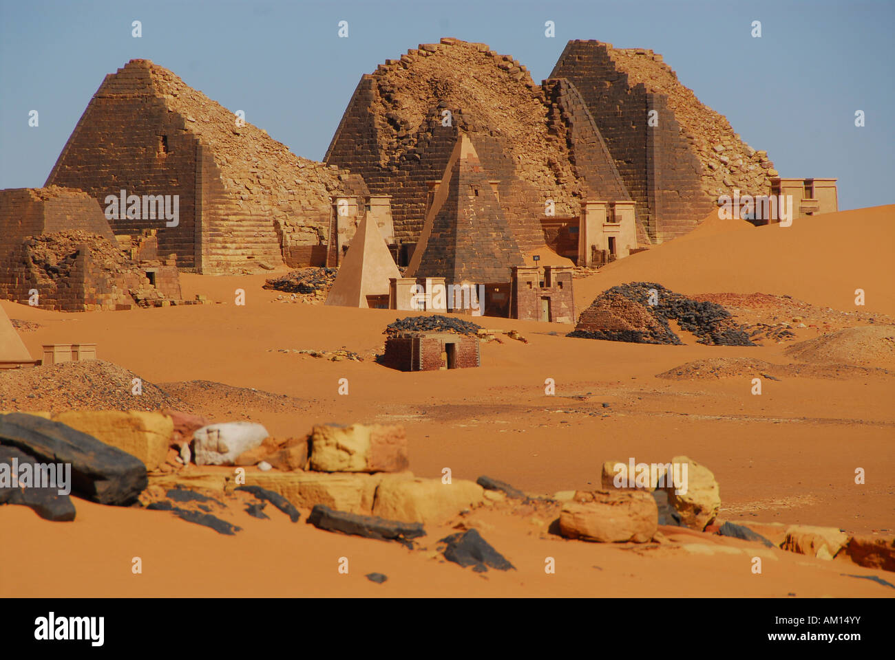 Pyramide meroe hi-res stock photography and images - Alamy