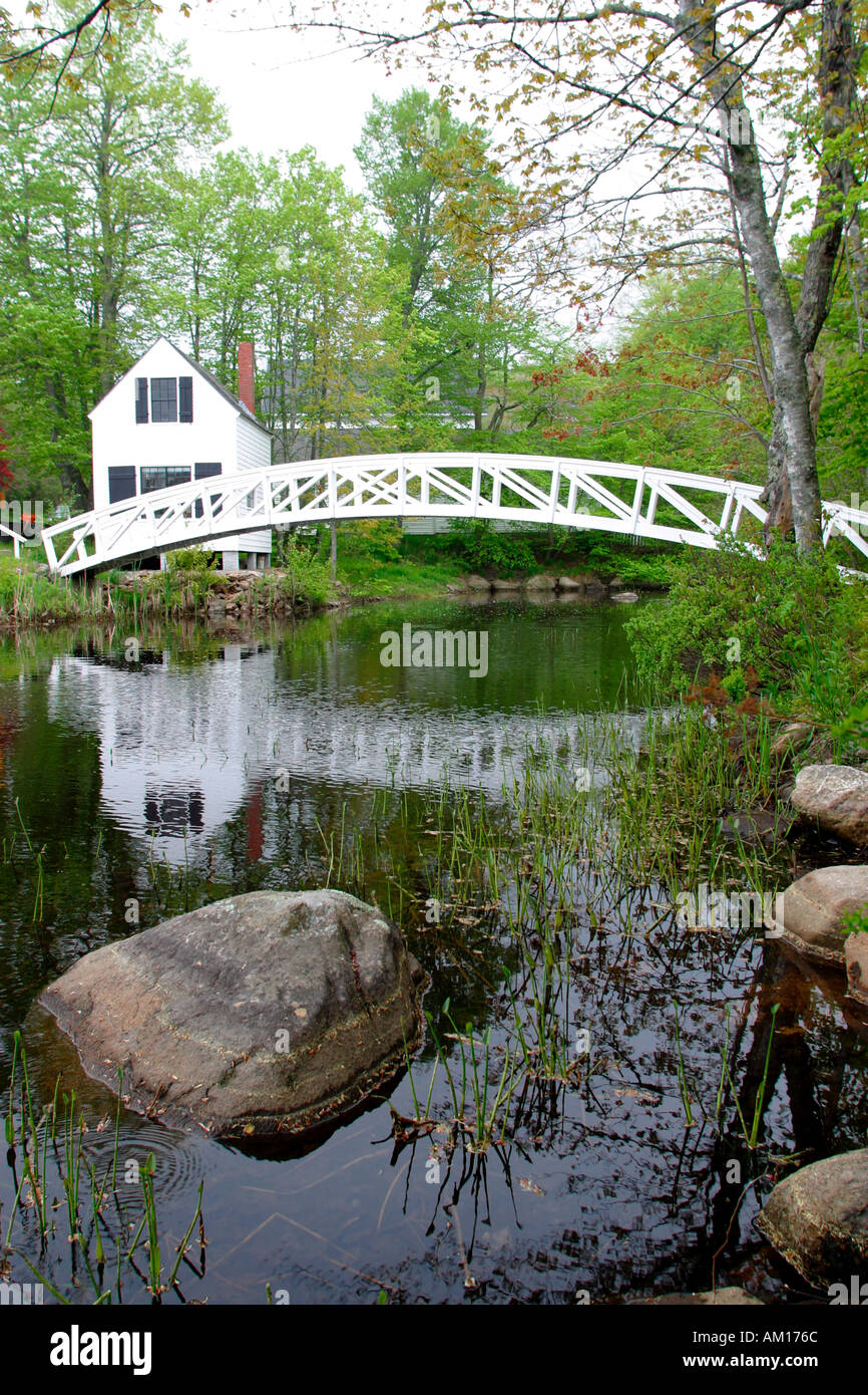 Footbridge pond maine hi-res stock photography and images - Alamy