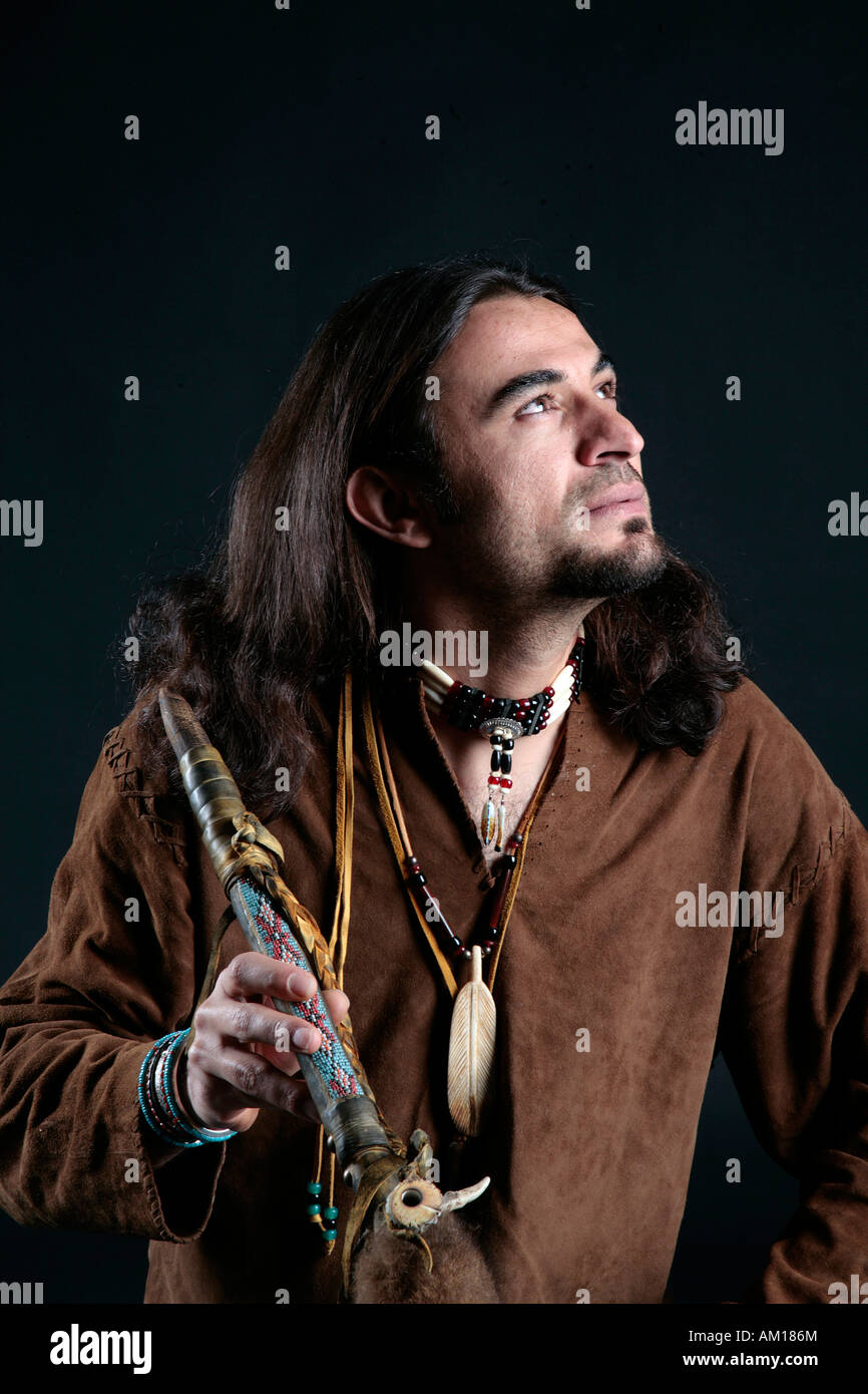 Man wearing indian clothing, calumet Stock Photo - Alamy