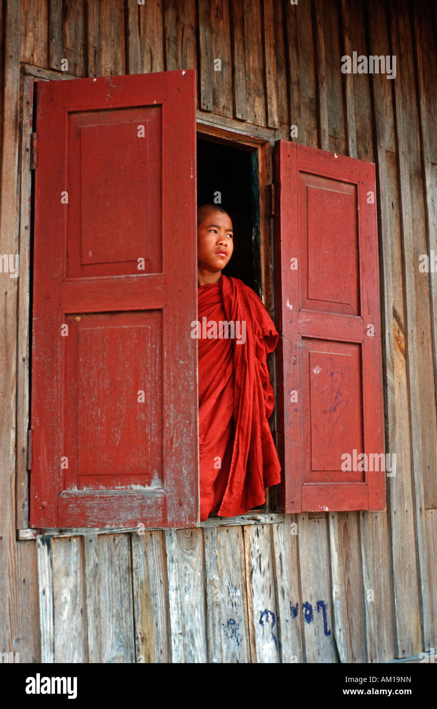 Men in frocks hi-res stock photography and images - Alamy
