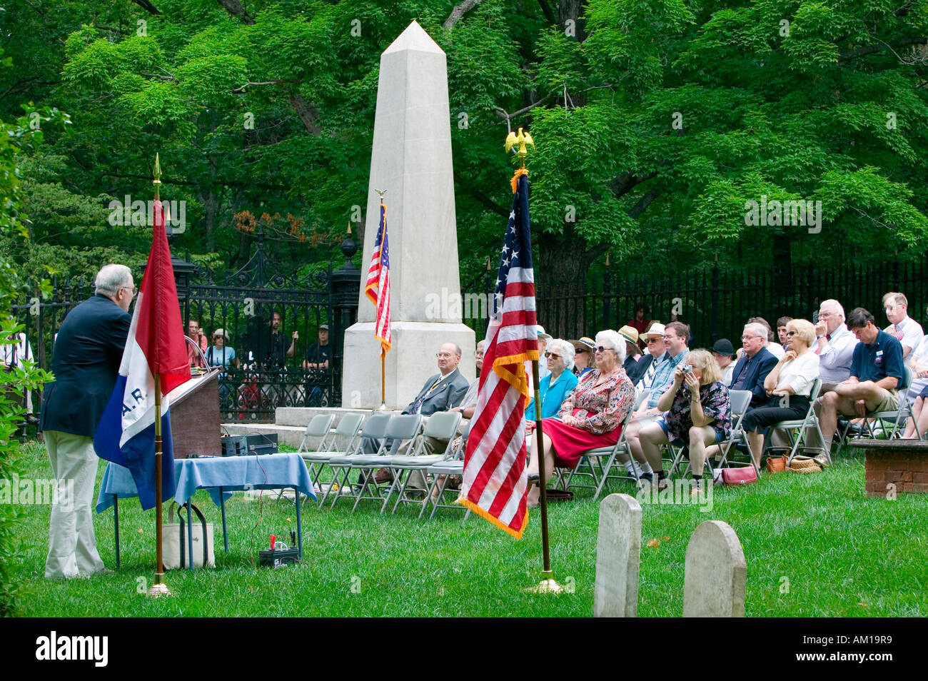 Gravestone of Thomas Jefferson with meeting of Peter Jefferson Society ...