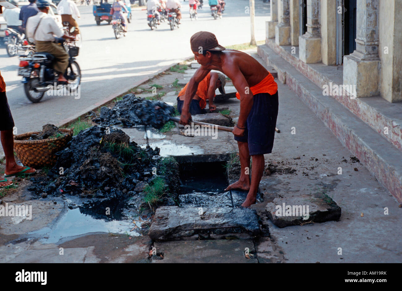 Cleaning canal hi-res stock photography and images - Alamy