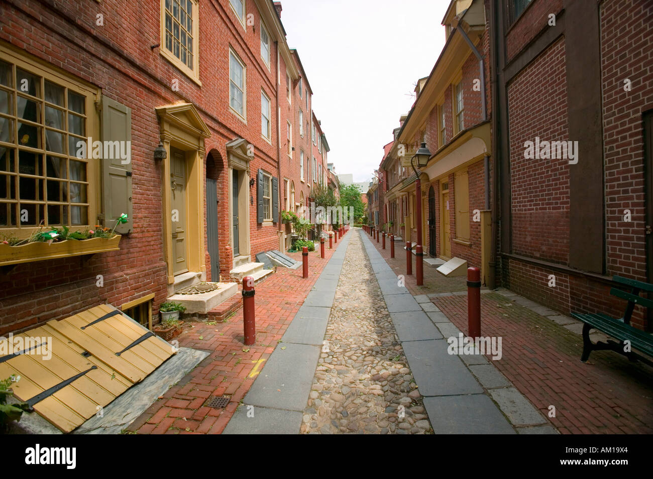 Elfreth s Alley since 1702 America s Oldest Residential Street in the ...