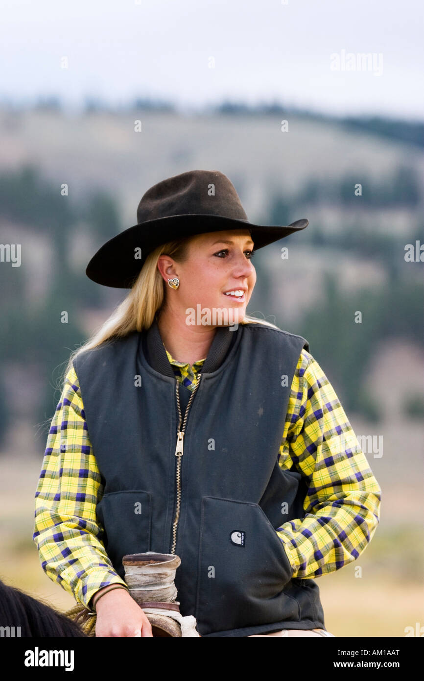 Cowgirls riding on horse hi-res stock photography and images - Alamy