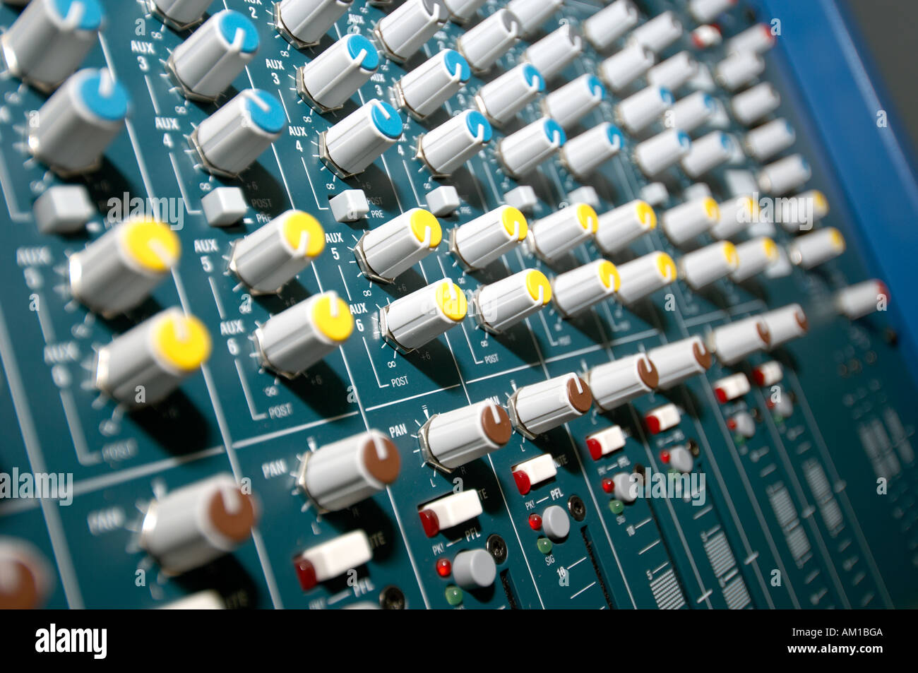 Mixing desk dials hi-res stock photography and images - Alamy