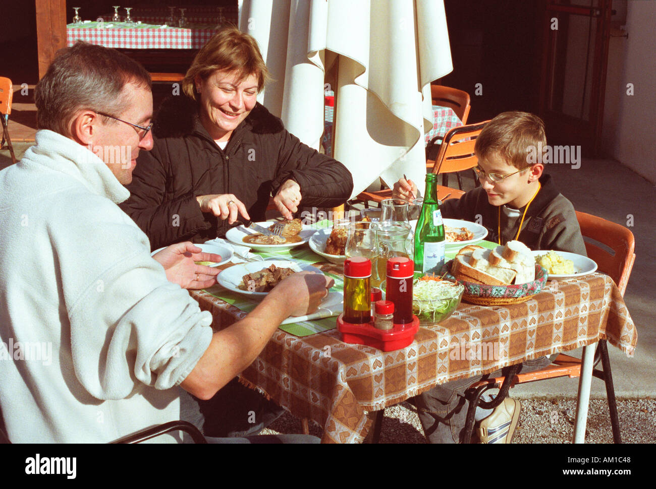 Family eating lunch Stock Photo - Alamy