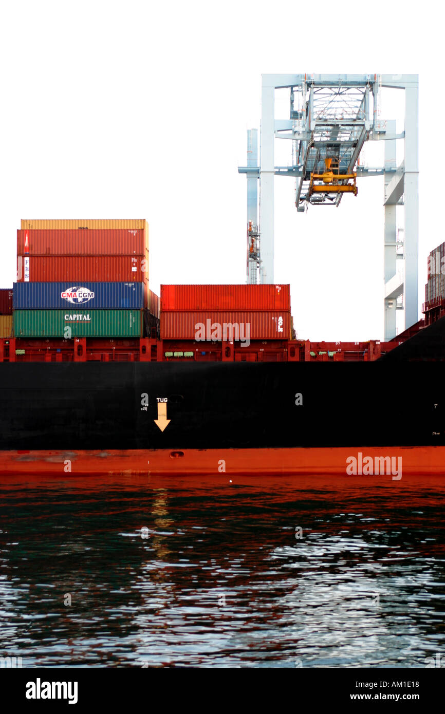 Container ship loading docks hi-res stock photography and images - Alamy