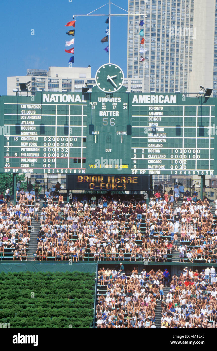 Chicago Cubs Scoreboard at Wrigley Field Stock Photo - Alamy