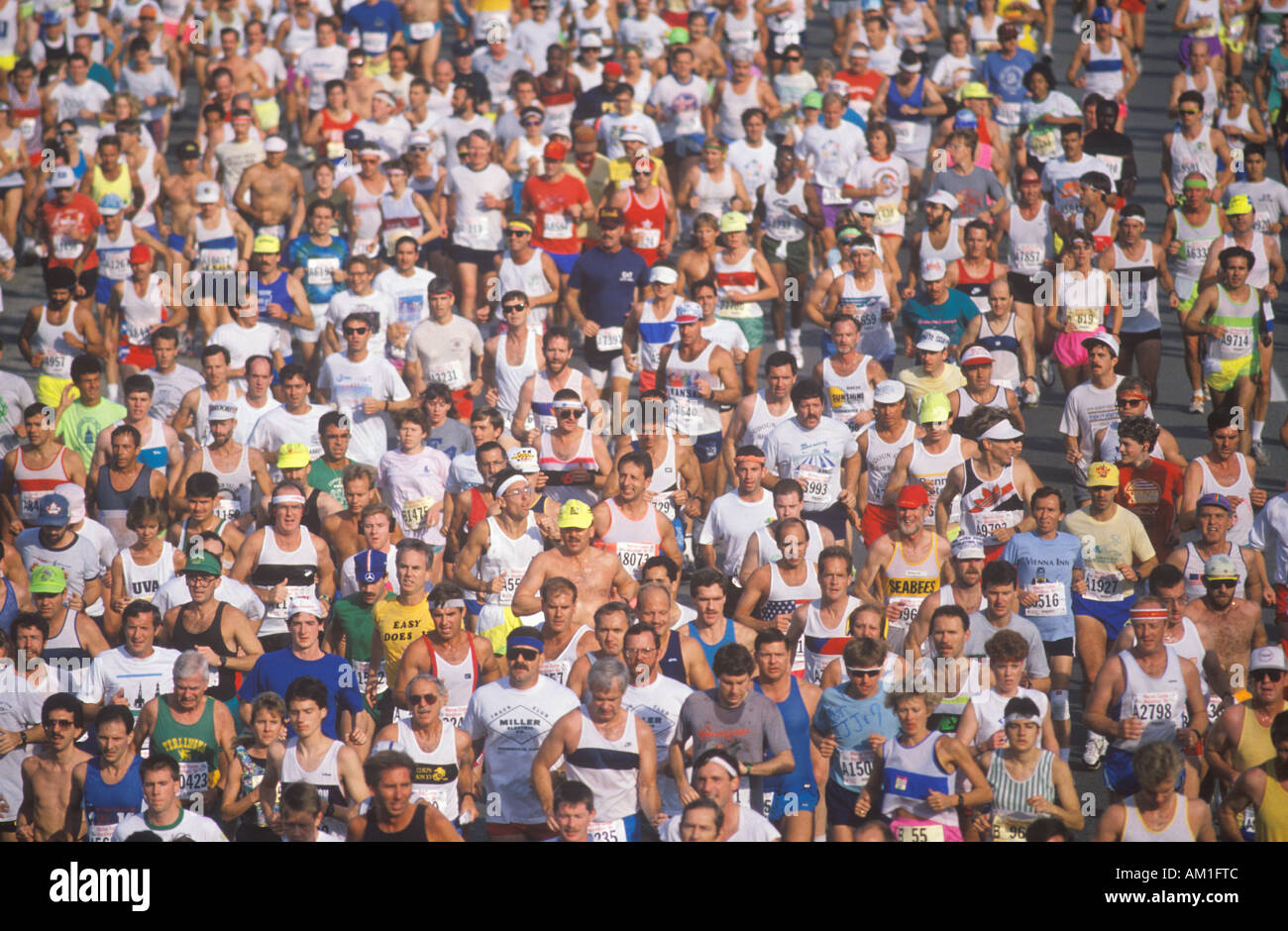 Runners crowd hi-res stock photography and images - Alamy